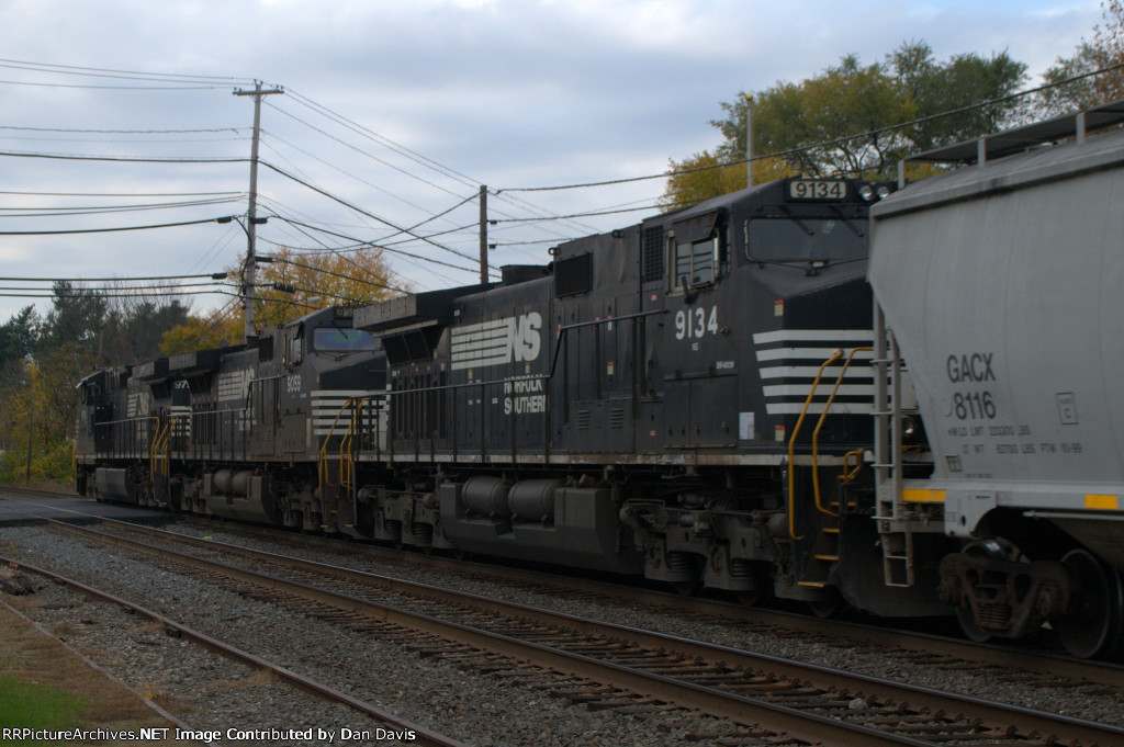 NS C40-9W 9134 trails on 19G